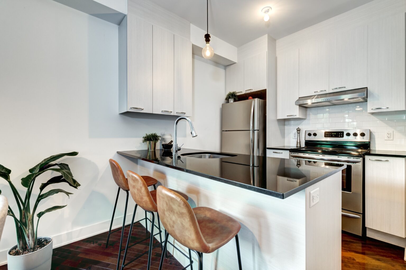 10 Essential Tips for Organizing a Small Kitchen Without Compromising ...