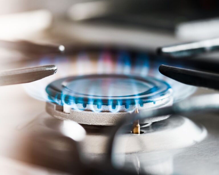 The Role of Burner Types: Sealed vs. Open Burners | Cosmo Appliances