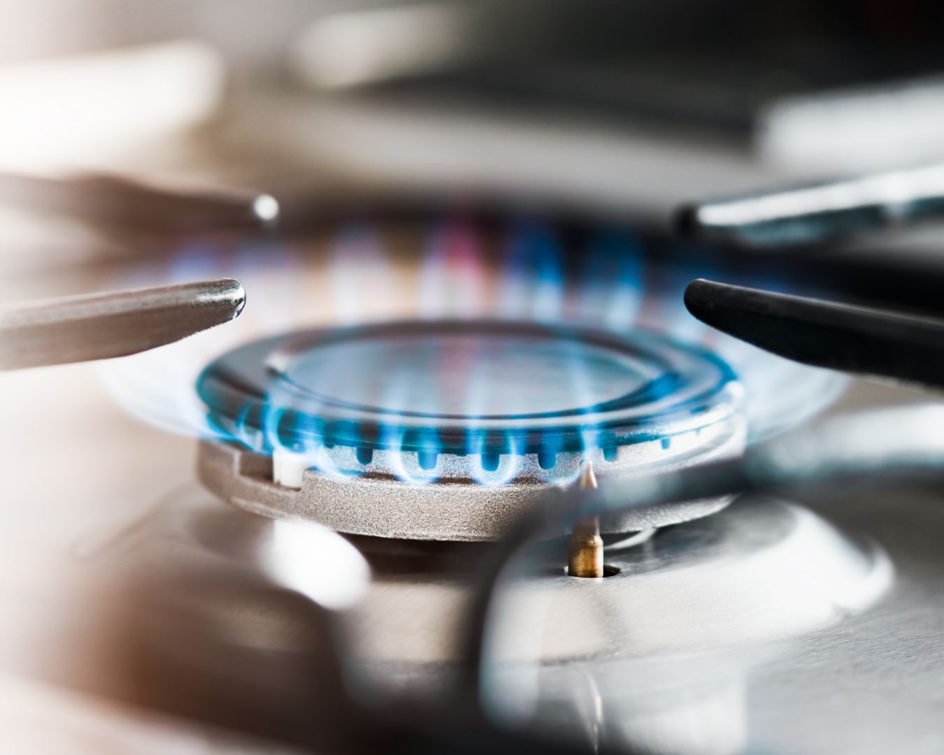 The Role of Burner Types: Sealed vs. Open Burners | Cosmo Appliances