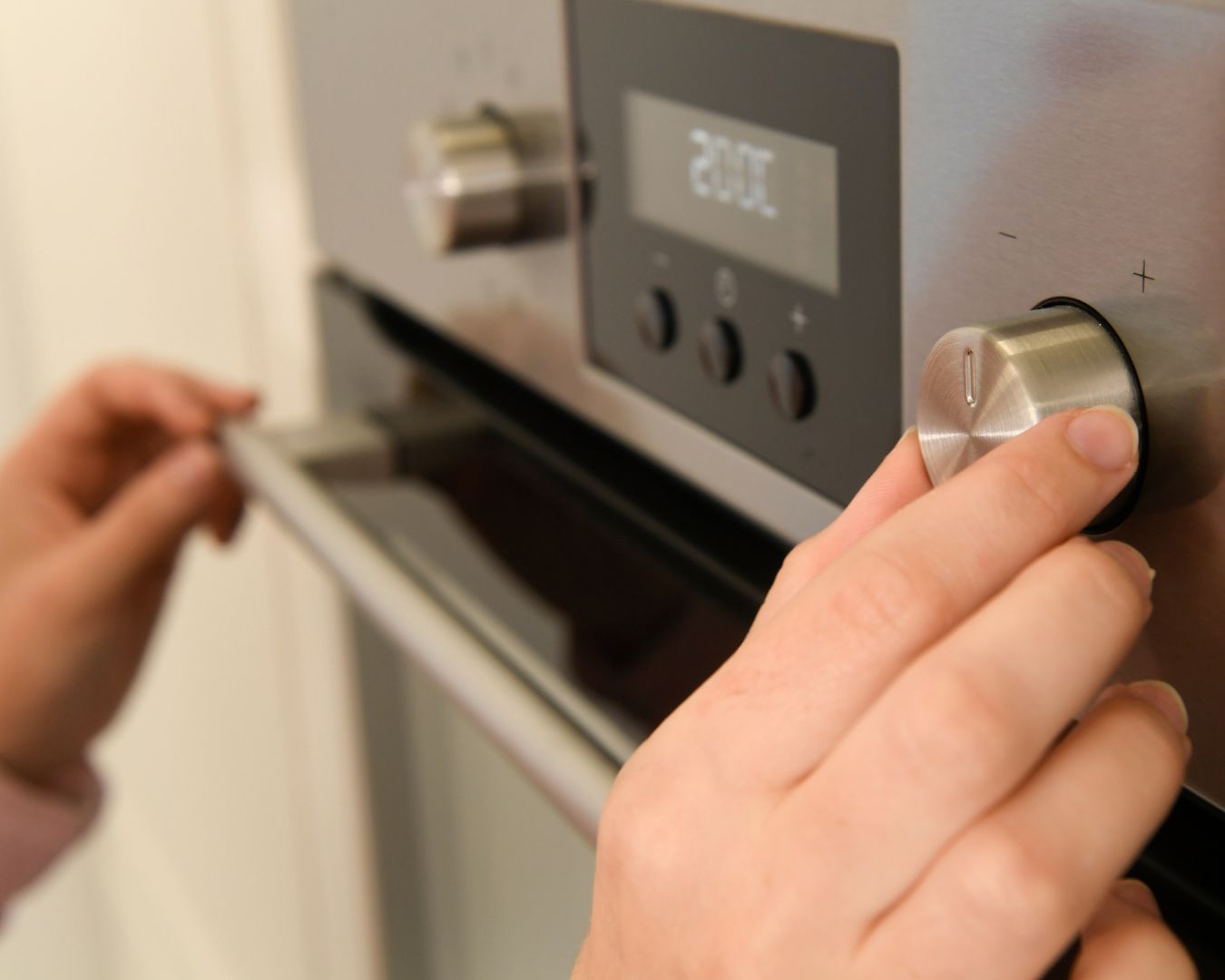 Wall Oven Safety Tips: Ensuring Safe and Efficient Operation | Cosmo ...