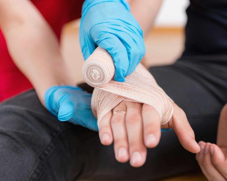 First Aid in the Kitchen: Essential First Aid Knowledge for Dealing ...