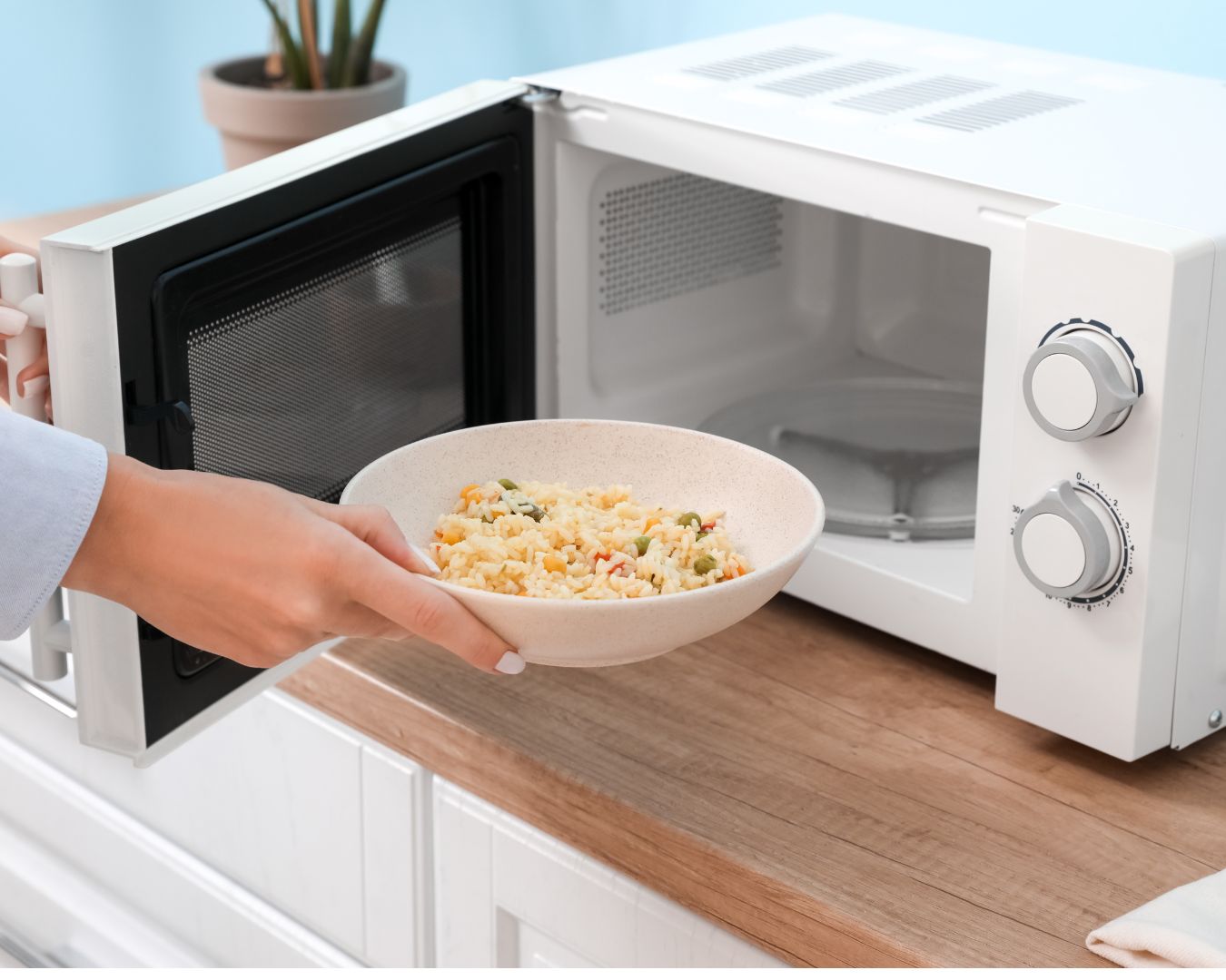 Microwave Safety Tips: Preventing Burns and Accidents | Cosmo Appliances