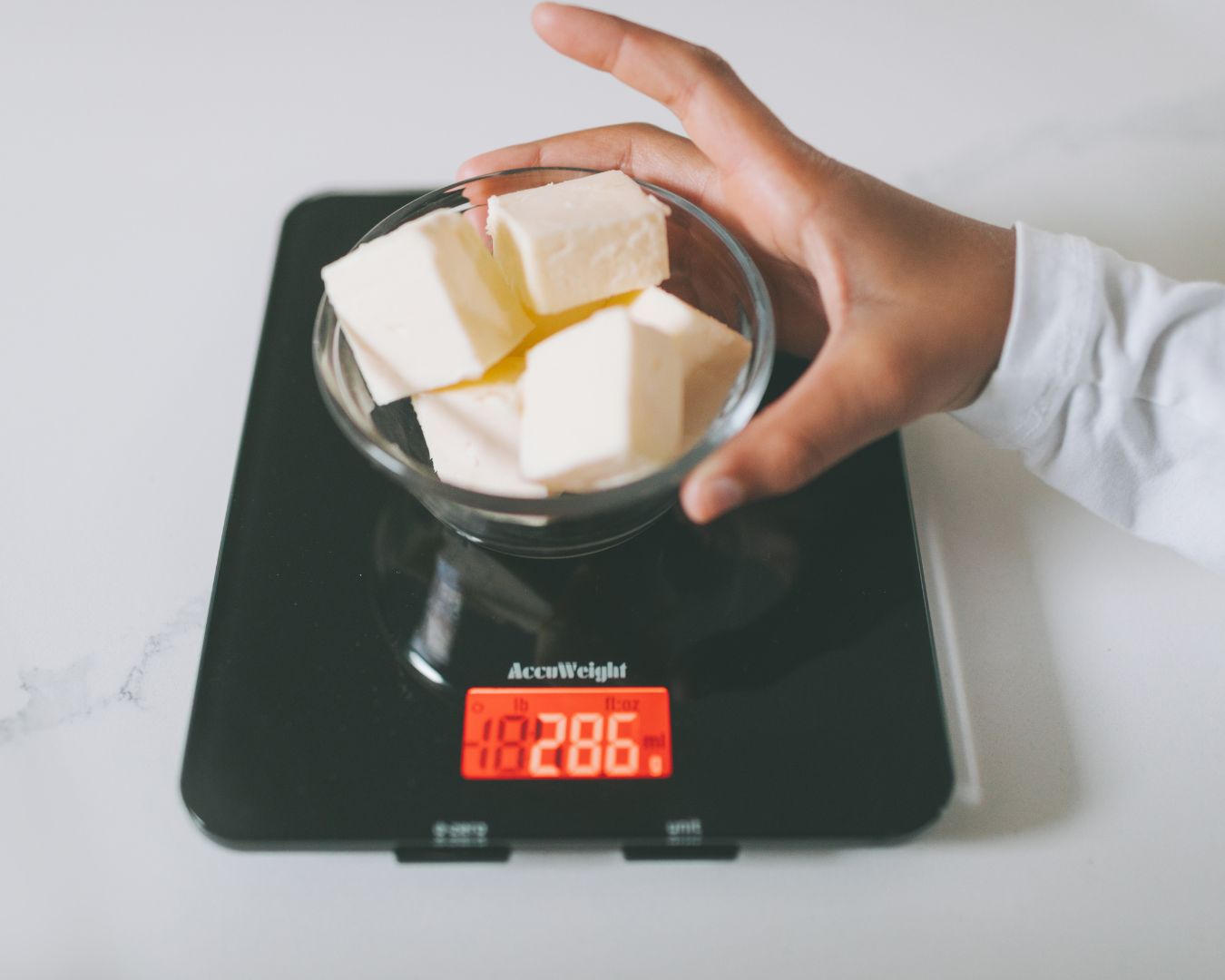Use a Kitchen Scale to Accurately Measure Ingredients for Baking ...