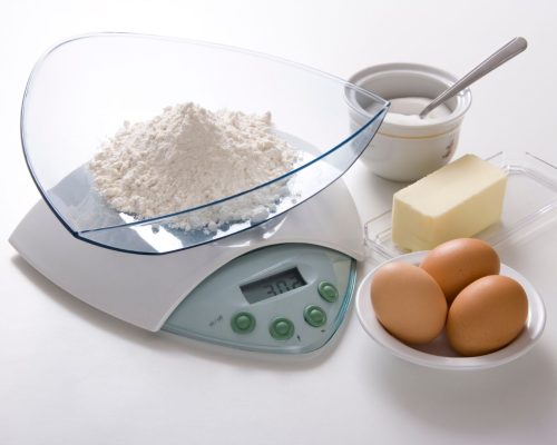 Use a Kitchen Scale to Accurately Measure Ingredients for Baking ...